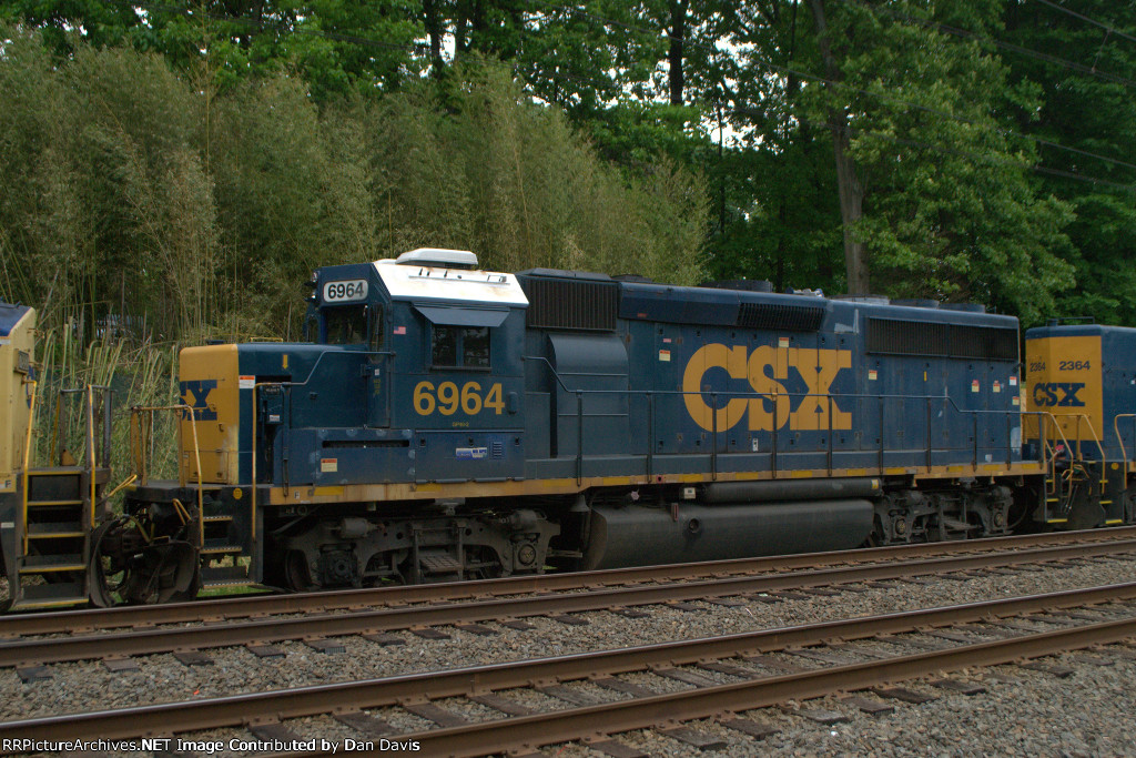 CSX GP40-2 6964 (Former CSX 4416) as the third unit on Q300-27